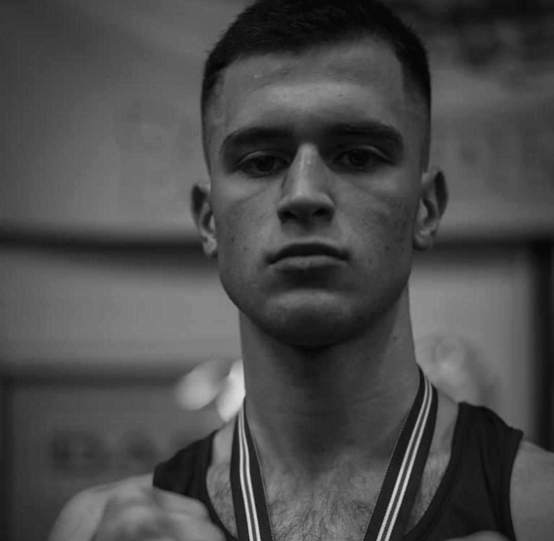 Erfiðleikar fyrir bardagann gerðu helgina stutta hjá Emin