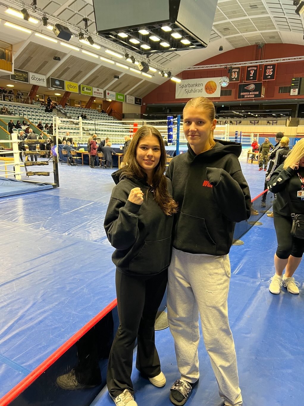 Salka og Erika mættar á Golden Girl